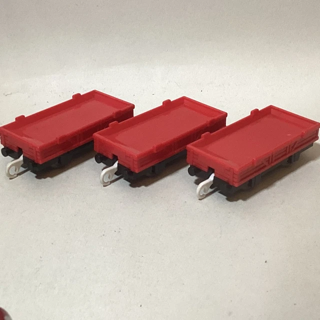 TRACKMASTER LOW BED Red Trucks x 3. HIT Toy Company 2008. Thomas The ...