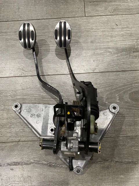 2002-2008 MINI COOPER R50 R52 R53 Clutch and Brake Pedal Assembly ...