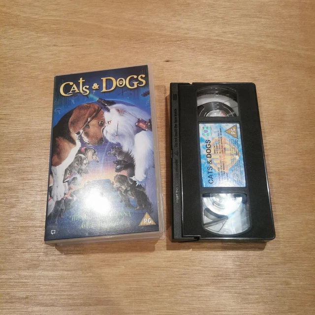 CATS AND DOGS - PAL VHS Video Tape - 2001 Comedy Jeff Goldblum ...