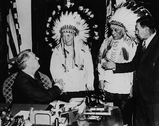 PRESIDENT FRANKLIN D Roosevelt Meeting Native Americans 1938 OLD PHOTO ...