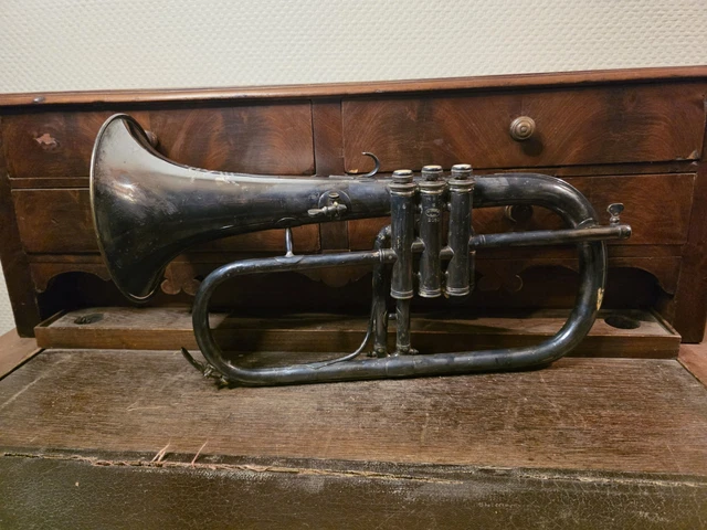 ANCIEN BUGLE À 3 pistons en métal argenté "Antoine Courtois" - Début ...