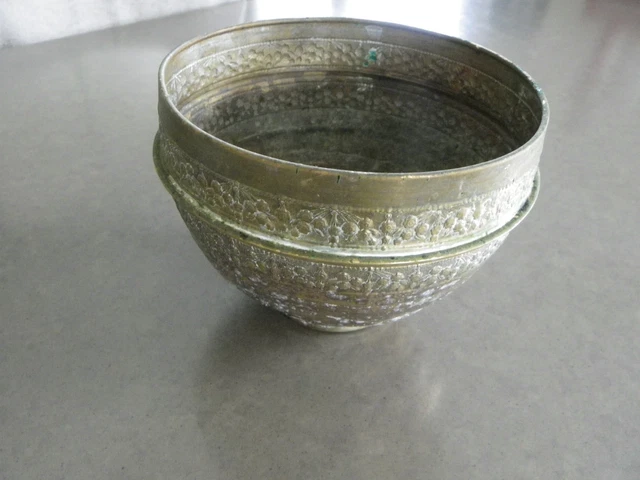 ANCIEN CACHE POT en métal repoussé EUR 9,10 - PicClick FR