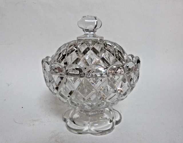 SUCRIER DRAGEOIR BONBONNIÈRE en cristal moulé Baccarat modèle diamants ... SUCRIER DRAGEOIR BONBONNIÈRE en cristal moulé Baccarat modèle diamants ...