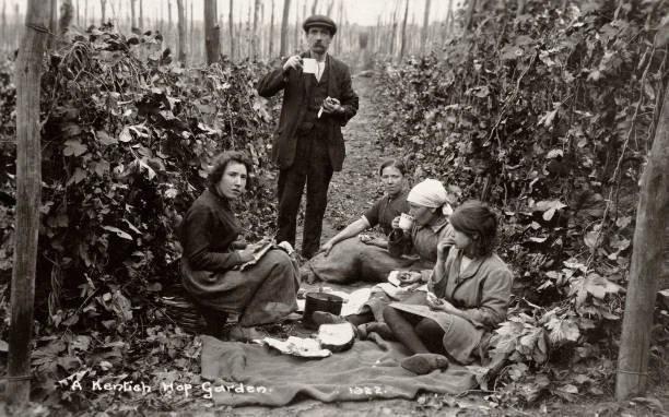 A HOP PICKERS taking a break in Kent 1922 Historic Old Photo £5.54 ...