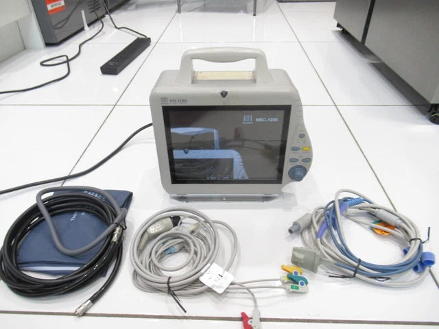 MINDRAY MEC-1200 PAZIENTE Portatile Colore Ecg/Ekg Spo2 Nuovo Con ...