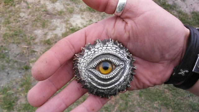 THE ELK HORN netsuke.Eye of the Dragon (Amber). £89.67 - PicClick UK