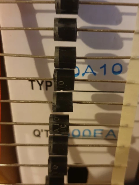 P1000M = 10A10 Diode 1000V 10A P6 HY RoHS (lot de 10) EUR 5,49 ...