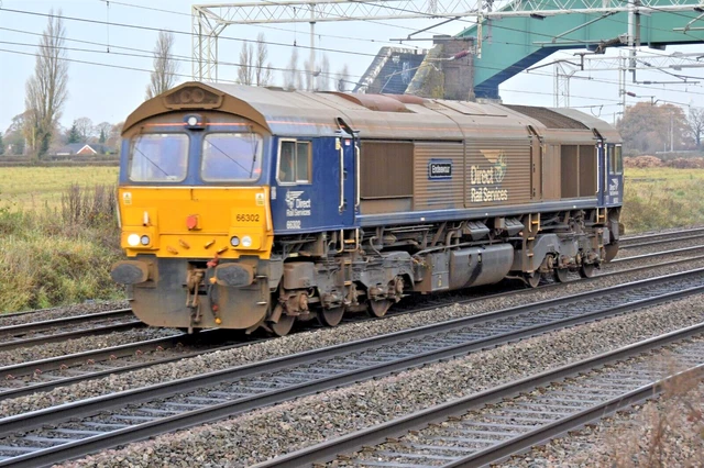 CLASS 66 NO 66302 in new drs with its name at crewe £1.00 - PicClick UK