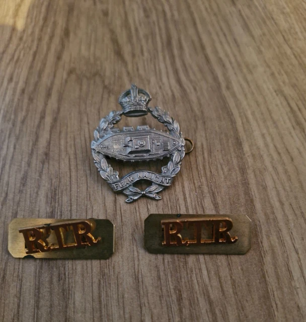 ROYAL TANK REGIMENT,CAP Badge & Brass Shoulder Titles, With Fittings-2 ...