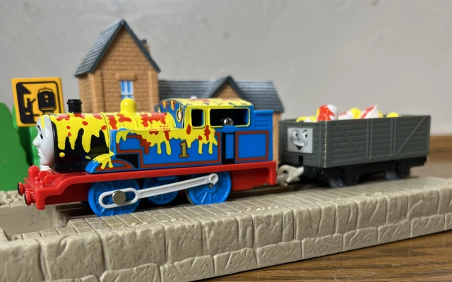 THOMAS & FRIENDS TrackMaster Makes Mess Paint Splattered Motorized ...