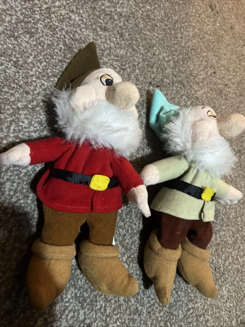 WALT DISNEY WORLD The Seven Dwarfs Sleepy And Grumpy beanie Dwarfs ...