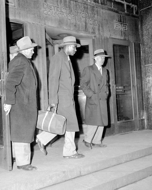 BASKETBALL FIX TWO detectives produce degected Ed Warner at the Cr ...