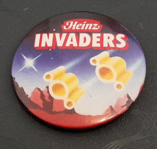 HEINZ INVADERS PIN BADGE 5CM x 5CM COLLECTABLE PROMOTIONAL £3.00 ...