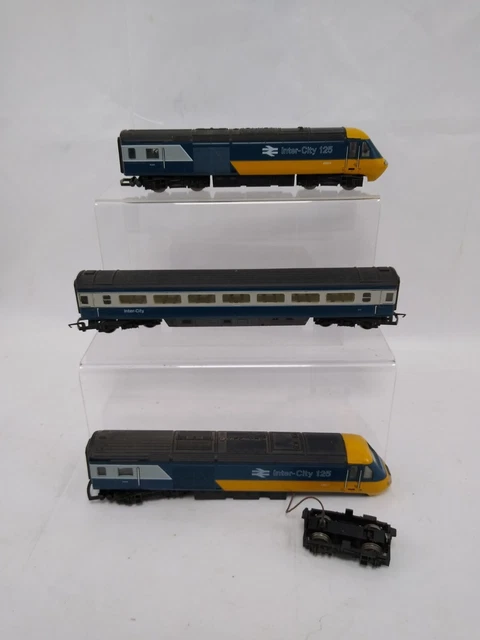 HORNBY MODEL RAILWAY Inter-City 125 locomotives x 2 and coach. Untested ...