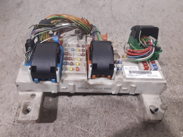 2009 FORD FOCUS Mk2 Bcm Body Control Module Fuse Box 7M5T-14A073-Fb £70 ...