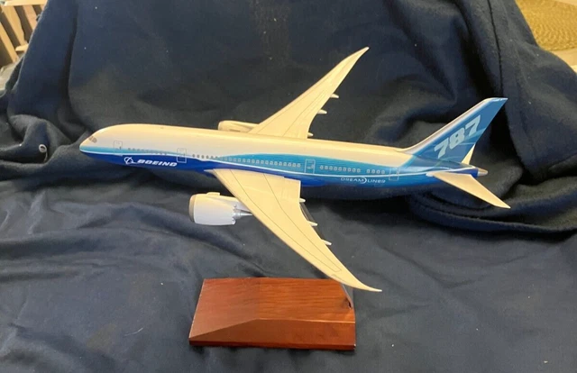 DIECAST AIRLINER MODEL Boeing 787 Dreamliner, no scale 10 1/2" long $26 ...
