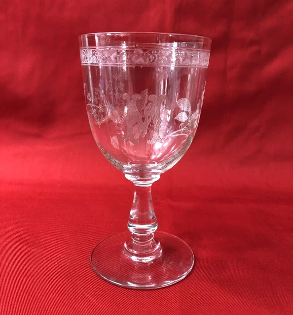 ANCIEN VERRE À pied en cristal de BACCARAT décor floral et lettre M gravé 15 cm EUR 60,00 ...