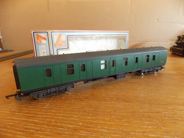 LIMA BR MK 1 BRAKE PARCELS COACH No S33456 in BR Green Livery. OO Gauge ...