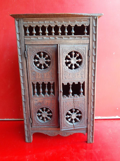 ARMOIRE MEUBLE DE POUPEE BRETON miniature bois ancien EUR 10,00 - PicClick FR