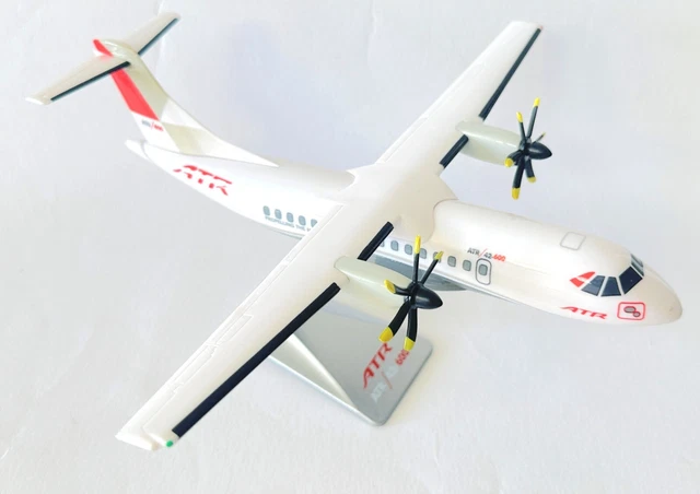 ATR-42-600 HOUSE / Demo Livery Socatec Snap Fit Sammlermodell 1:100 EUR ...