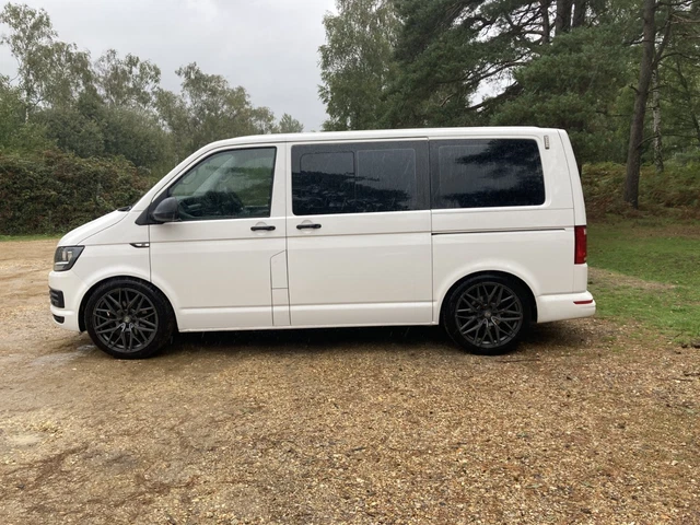 VOLKSWAGEN TRANSPORTER SHUTTLE T6 Swb Euro 6 2.0 Tdi 150Bhp Dsg 9 ...