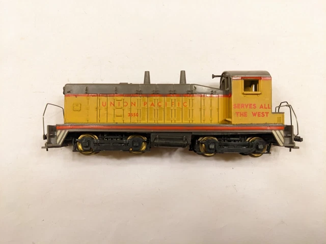 REVELL HO EMD SW7 diesel switcher UP #3550, Runs good,Pulls 15 cars ...