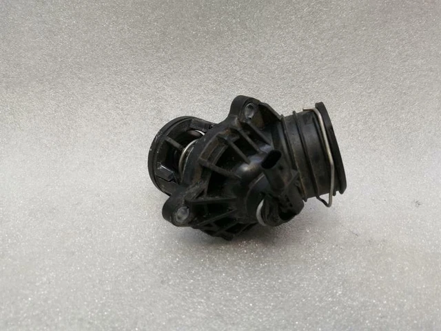 MERCEDES C CLASS W205 C43 AMG Thermostat Housing A2762000315 ...