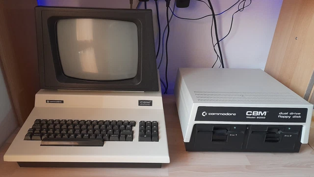 COMMODORE CBM-8032 CON Doppoio Floppy CBM-8050 e numerosi accessori EUR ...