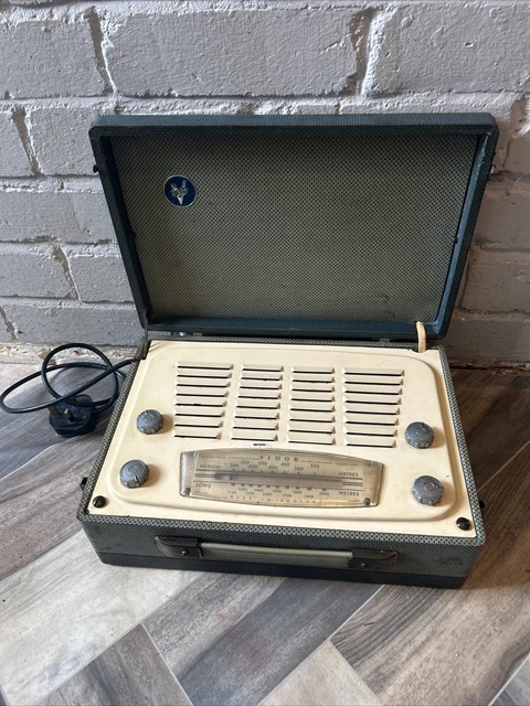 VIDOR 1950'S MAINS/BATTERY PORTABLE VALVE RADIO Powers On - Lot 2 EUR ...