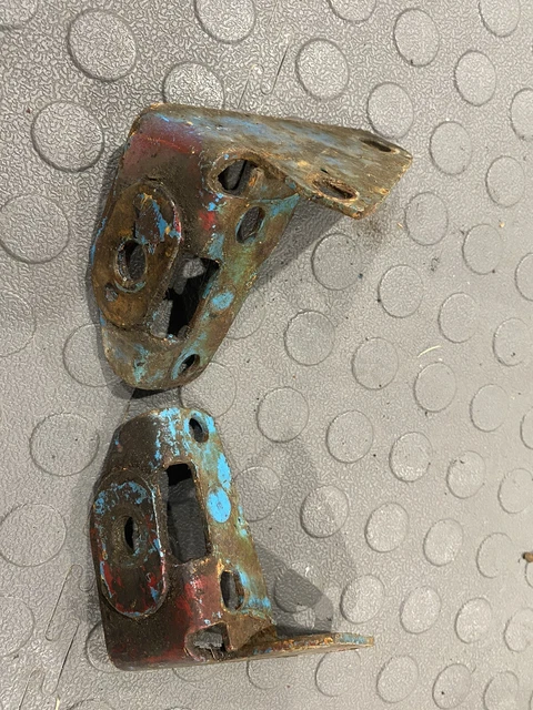 CLASSIC LEYLAND MORRIS Mini Cooper Rear Radius Arm Brackets Genuine $10 ...