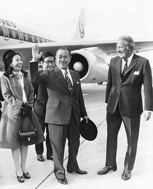 BRITISH PRIME MINISTER Edward Heath greeting his Japanese coun- 1973 ...