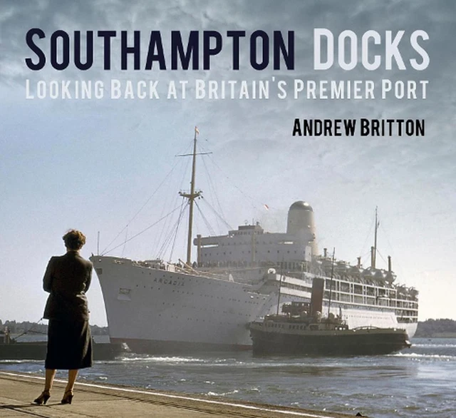 SOUTHAMPTON DOCKS: LOOKING Back at Britain's Premier Port par Andrew ...