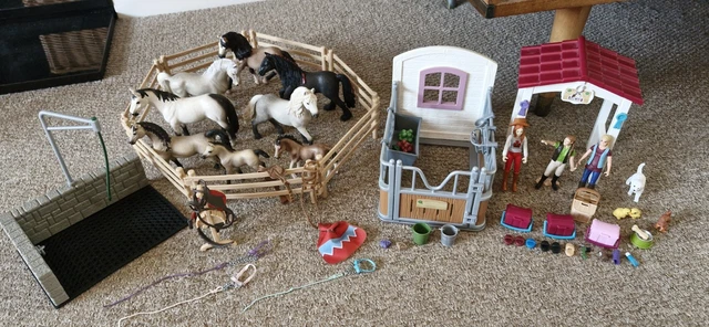 SCHLEICH HORSE STABLE, Wash Bay, Horses And Field Bundle, Excellent ...