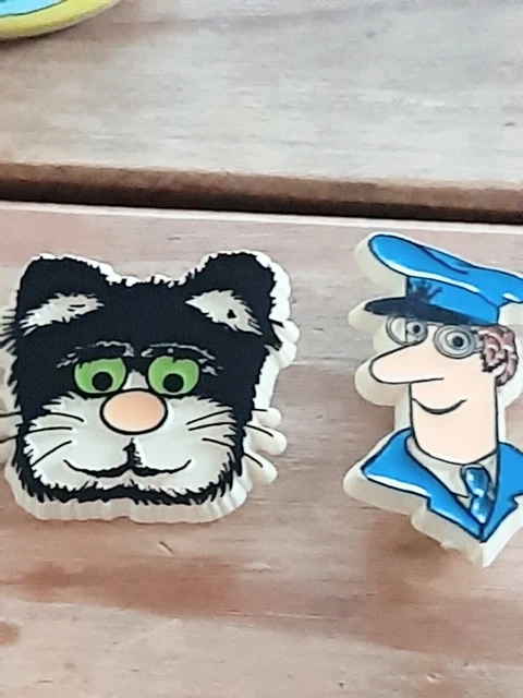 VINTAGE-POSTMAN PAT AND JESS THE CAT PIN BADGE Very Collectable £4.99 ...