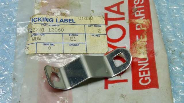 TOYOTA COROLLA TRUENO Ke30 Te31 Genuine Nos Quarter Window Hinge Plate ...