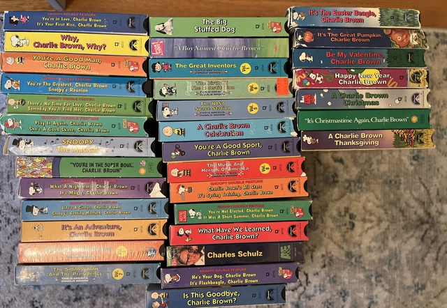 HUGE LOT 36 VINTAGE Charlie Brown Peanuts Classics VHS tapes + bonus ...