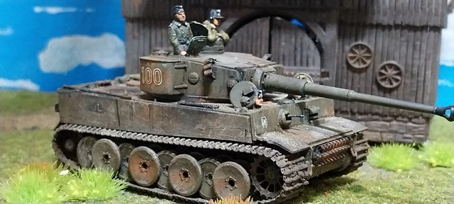 EXPERTLY PAINTED 1/72 WW2 German Early Production Tiger I & 4 AB Crew ...