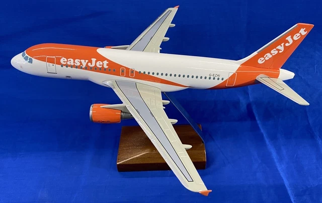 DESKTOP MODELS 1:100 Airbus A319-111 Easy jet G-EZAI (with stand ...