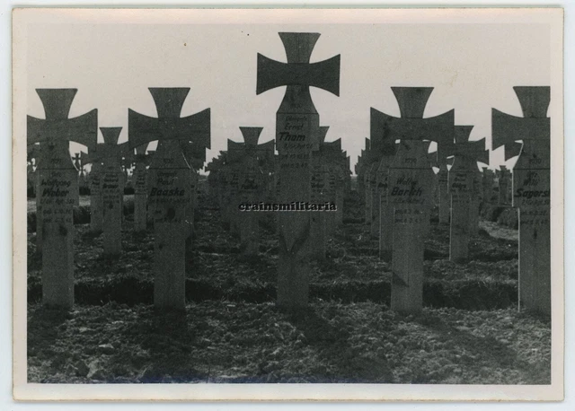 ORIG. FOTO GRAB Grenadier in Friedhof ALEXINO Russland 1943 EUR 7,99 ...