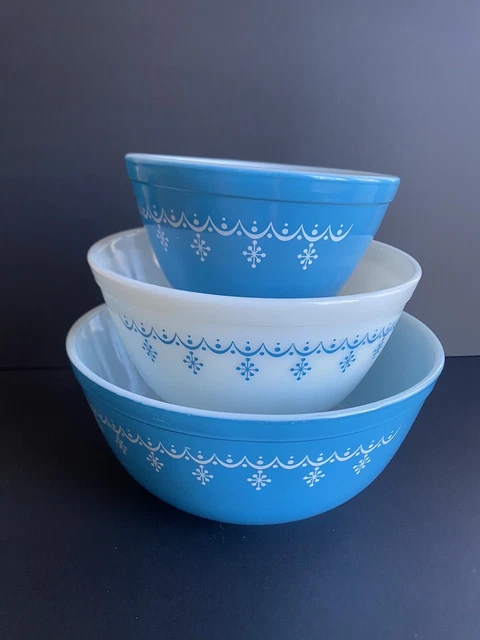 VTG PYREX SNOWFLAKE Blue Garland Mixing Bowl Set of 3 #401 #402 #403 ...