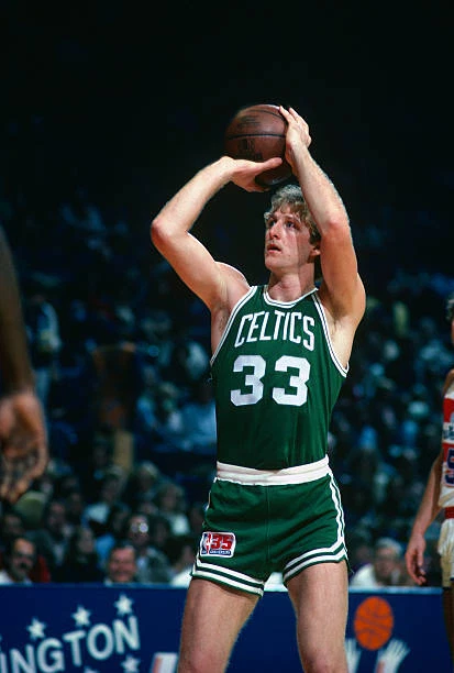 LARRY BIRD OF The Boston Celtics 1980 Basketball Photo 5 EUR 3,95 ...