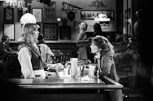 SHELLEY LONG AS Diane Chambers Laurie Walters on Cheers 1985 Old Tv ...