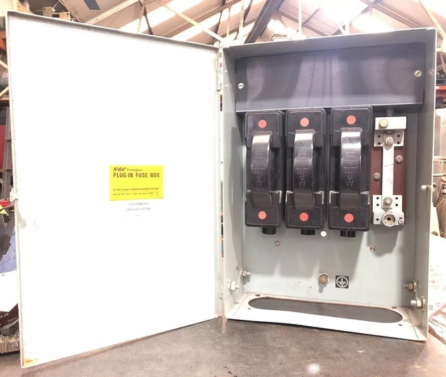 GEC FUSEGEAR PLUG-IN Fuse Box 200Amp RS200 Busbar Tap-Off Box HRC £449. ...