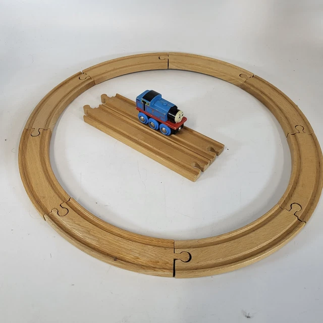 BRIO THOMAS THE Tank Engine Wooden Train Set With 10 Track Pieces £19. ...