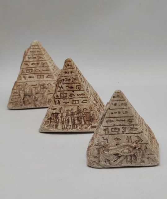 THE THREE ANCIENT Egyptian Pyramids Of Kings Khufu, Khafre And Menkaure ...