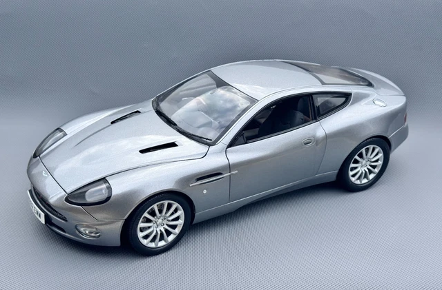 KYOSHO JAMES BOND 007 Aston Martin V12 Vanquish 1/12 Scale Diecast ...