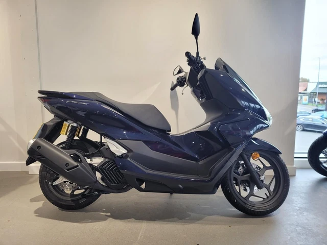 2025 HONDA PCX 125, '25 Plate with just 460 miles £3,499.00 - PicClick UK