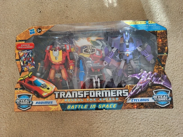 TRANSFORMERS BATTLE IN Space Rodimus vs Cyclonus RTS Reveal The Shield ...