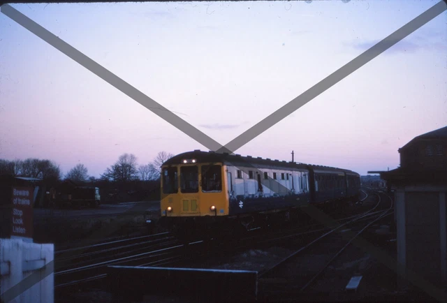RAILWAY LOCOMOTIVE 35MM Slide – Class 104 Dmu At Unknown Crossing 1976 ...
