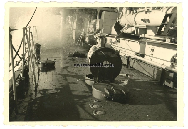 ORIG. FOTO MATROSEN mit Luke an Bord der Zerstörer Z1 Leberecht Maass ...